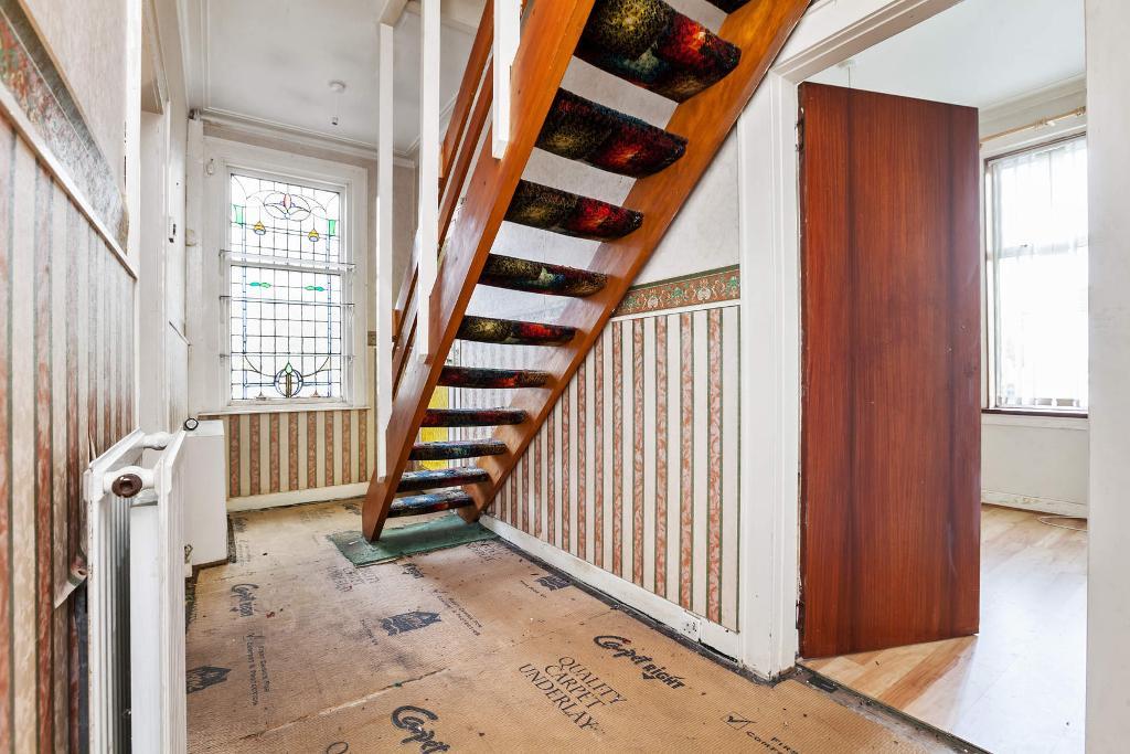 3 Bedroom Semi Bungalow For Sale in Riddrie Knowes, Glasgow, G33 2QQ