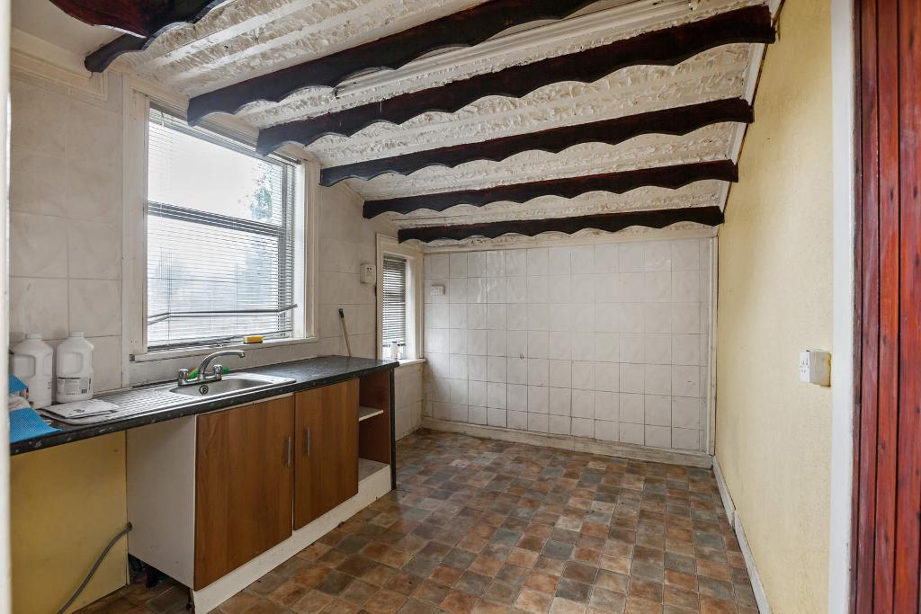 3 Bedroom Semi Bungalow For Sale in Riddrie Knowes, Glasgow, G33 2QQ