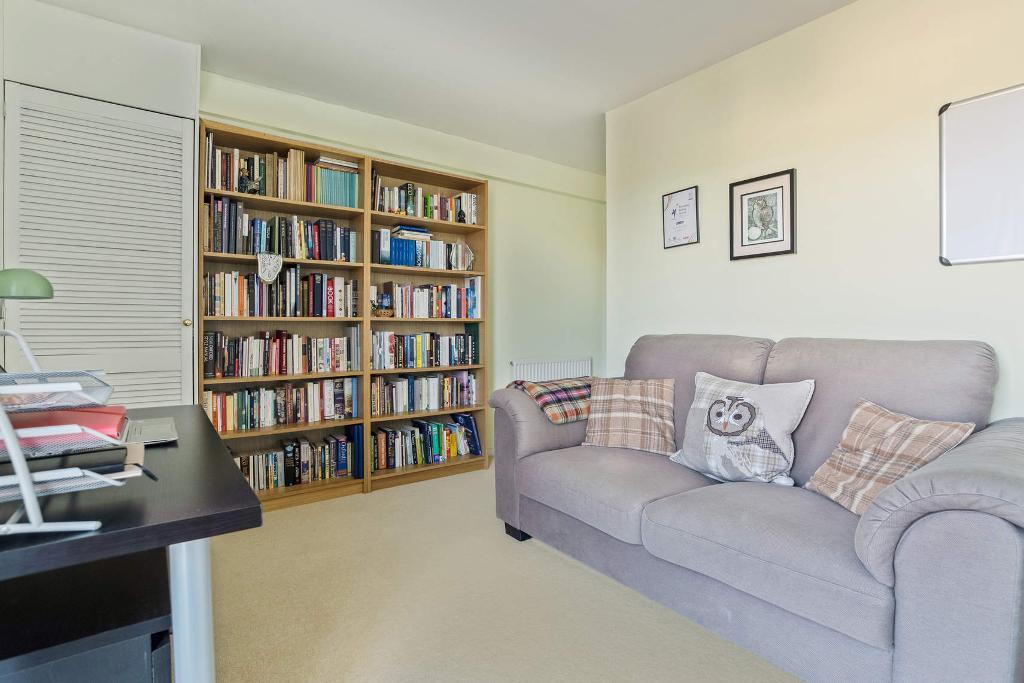 2 Bedroom Flat For Sale in Hanson Park, Dennistoun, Glasgow, G31 2HB