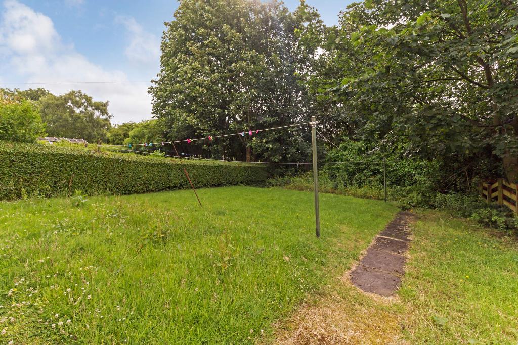 2 Bedroom Lower Cottage Flat For Sale in Cardowan Road, Carntyne ...