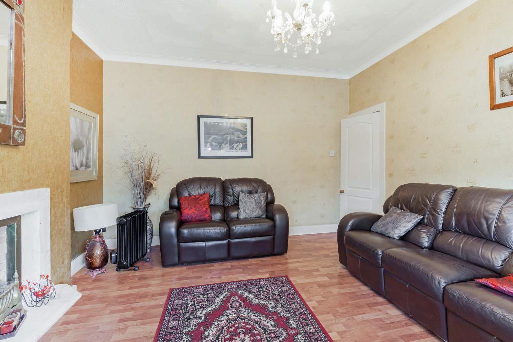 2 Bedroom Semi Bungalow For Sale in Riddrie Knowes, Riddrie, G33 2QQ