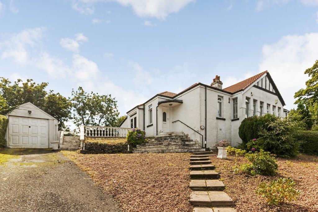 2 Bedroom Semi Bungalow For Sale in Riddrie Knowes, Riddrie, G33 2QH