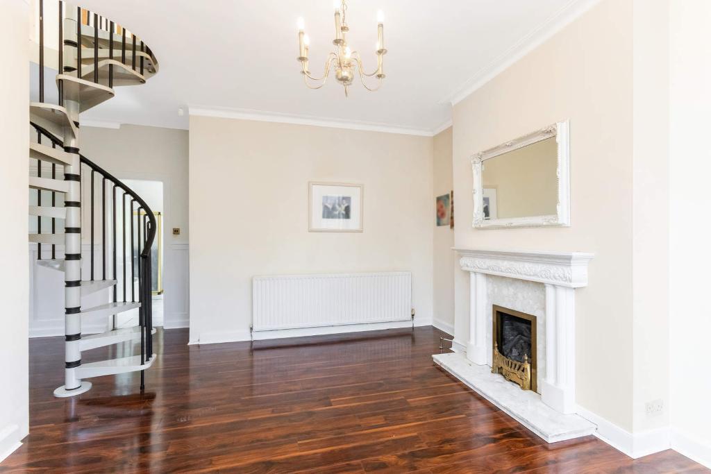 2 Bedroom Semi Bungalow For Sale in Riddrie Knowes, Riddrie, G33 2QH