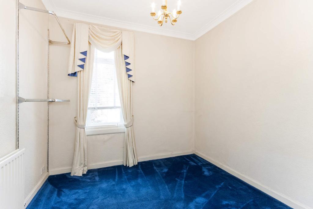 2 Bedroom Semi Bungalow For Sale in Riddrie Knowes, Riddrie, G33 2QH