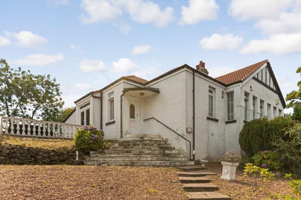 2 Bedroom Semi Bungalow For Sale in Riddrie Knowes, Riddrie, G33 2QH