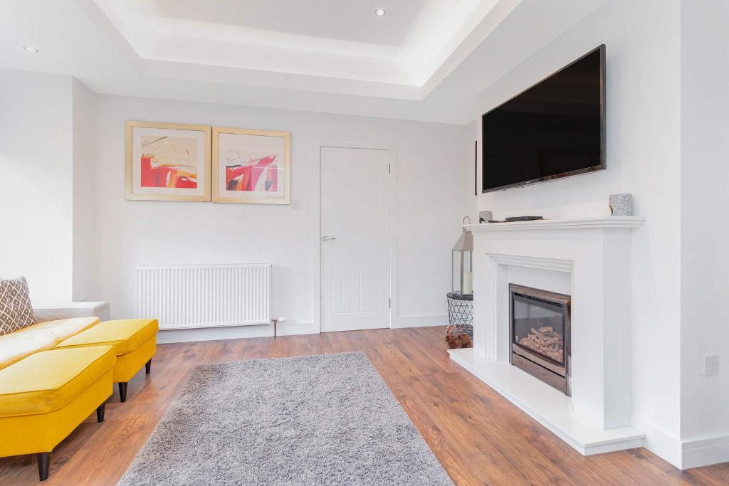 3 Bedroom Semi Bungalow For Sale in Riddrie Knowes, Riddrie, G33 2QQ