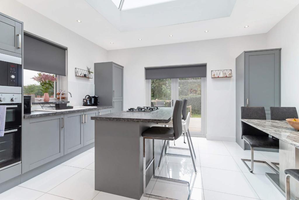 3 Bedroom Semi Bungalow For Sale in Riddrie Knowes, Riddrie, G33 2QQ