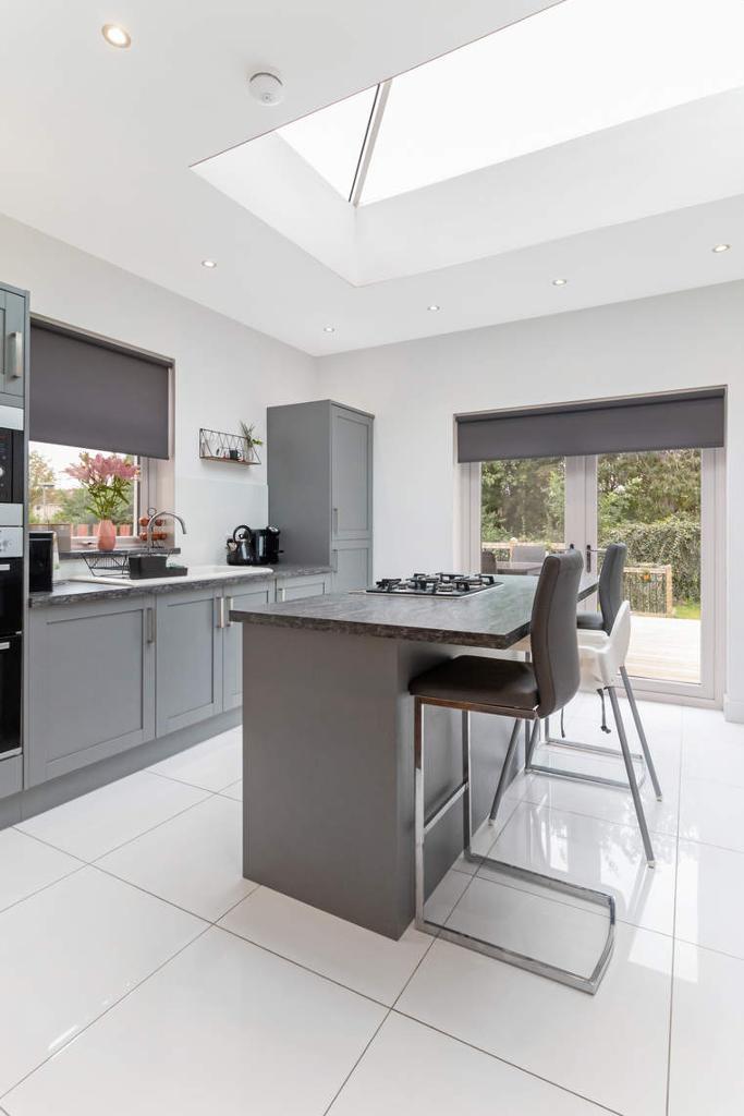 3 Bedroom Semi Bungalow For Sale in Riddrie Knowes, Riddrie, G33 2QQ