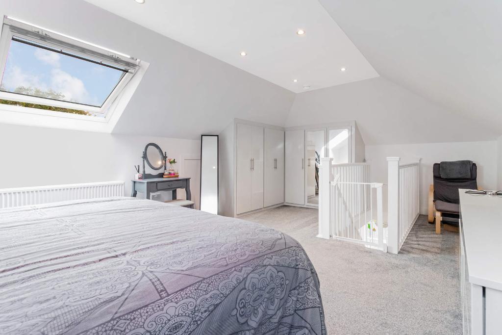 3 Bedroom Semi Bungalow For Sale in Riddrie Knowes, Riddrie, G33 2QQ