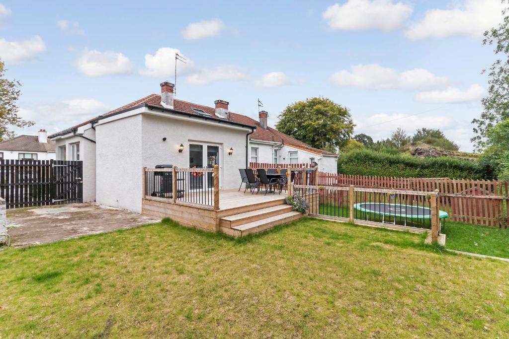 3 Bedroom Semi Bungalow For Sale in Riddrie Knowes, Riddrie, G33 2QQ