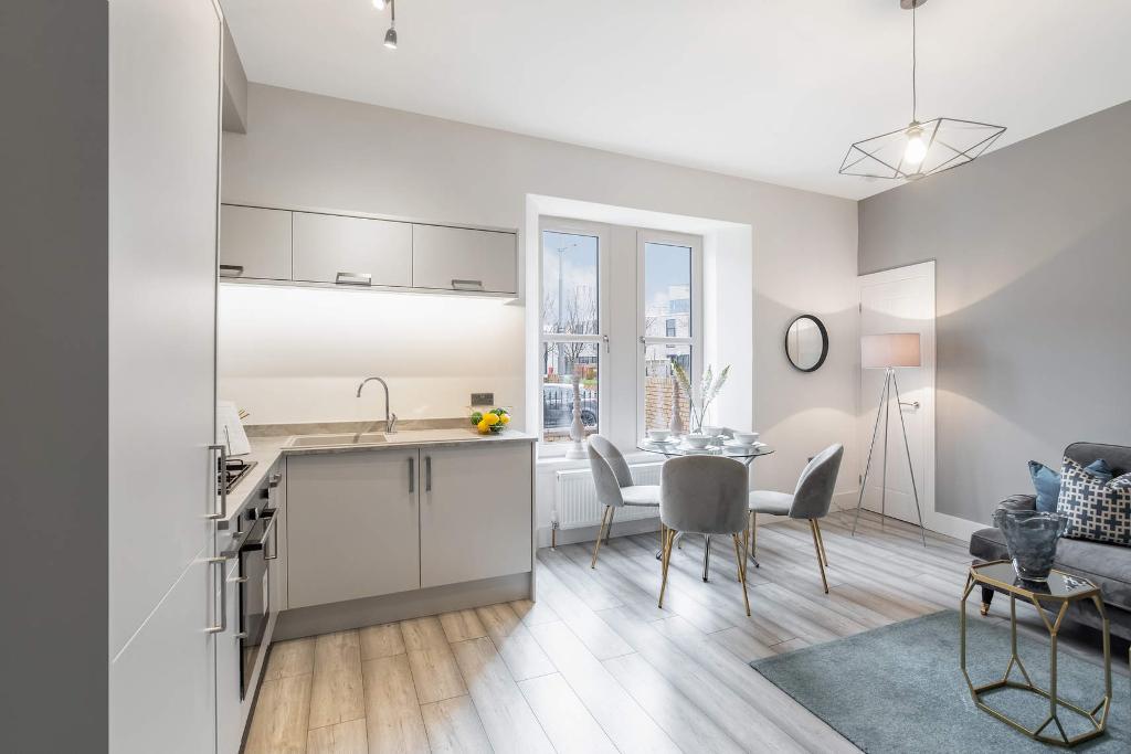 2 Bedroom Ground Floor Flat For Sale in Smith Terrace, Rutherglen, G73 1BB