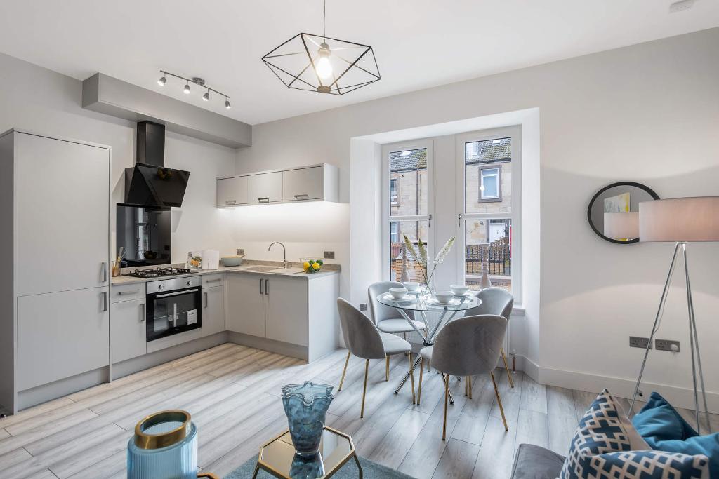 2 Bedroom Ground Floor Flat For Sale in Smith Terrace, Rutherglen, G73 1BB