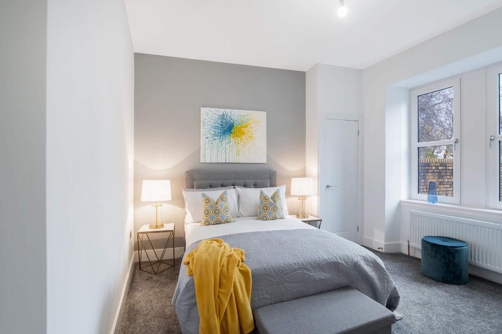 2 Bedroom Ground Floor Flat For Sale in Smith Terrace, Rutherglen, G73 1BB