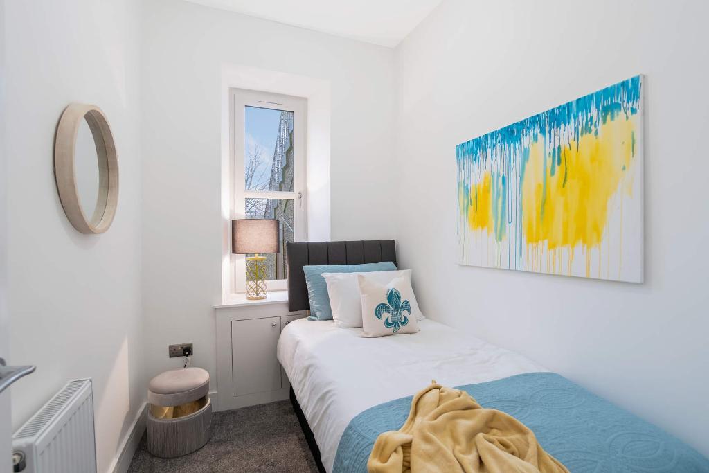 2 Bedroom Ground Floor Flat For Sale in Smith Terrace, Rutherglen, G73 1BB