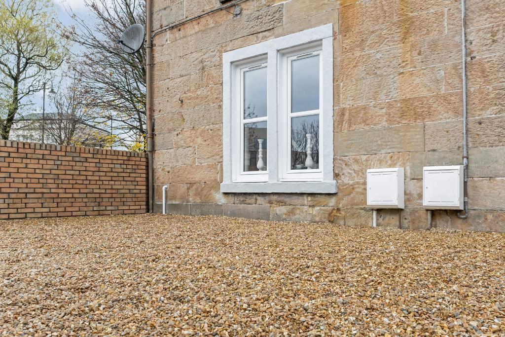 2 Bedroom Ground Floor Flat For Sale in Smith Terrace, Rutherglen, G73 1BB