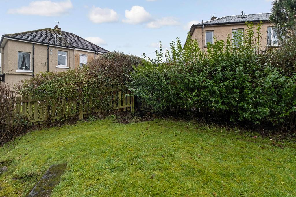 2 Bedroom upper cottage flat For Sale in Cardowan Road, Carntyne, G32 6RT