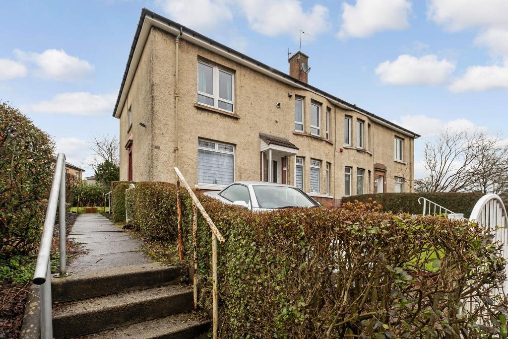 2 Bedroom upper cottage flat For Sale in Cardowan Road, Carntyne, G32 6RT