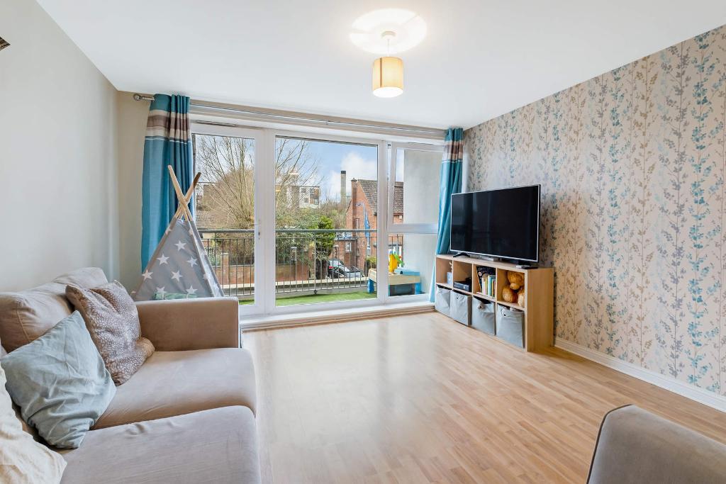 2 Bedroom Flat For Sale in Hanson Park, Dennistoun, G31 2HB