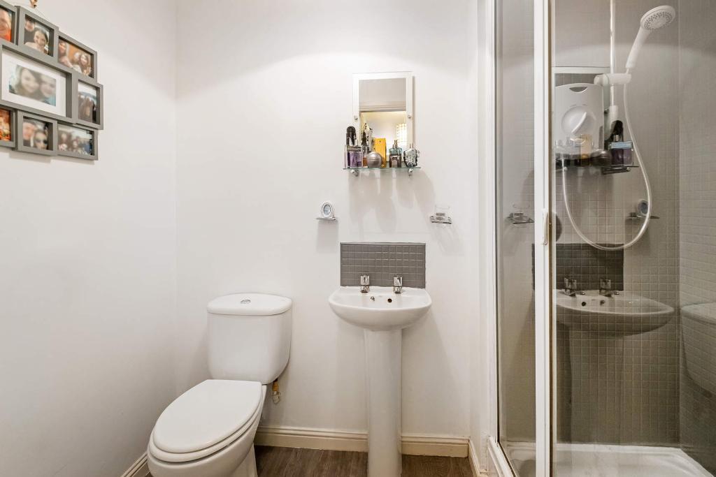 2 Bedroom Flat For Sale in Hanson Park, Dennistoun, G31 2HB