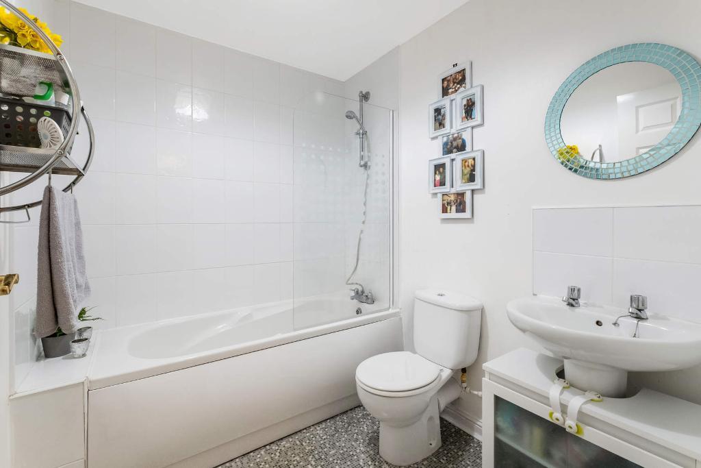 2 Bedroom Flat For Sale in Hanson Park, Dennistoun, G31 2HB
