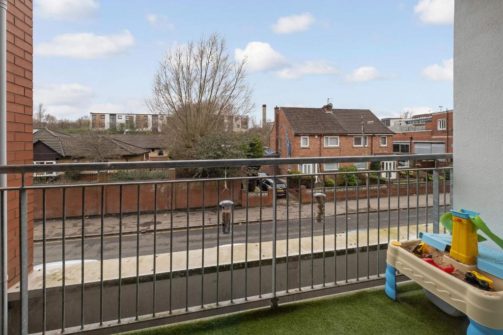 2 Bedroom Flat For Sale in Hanson Park, Dennistoun, G31 2HB