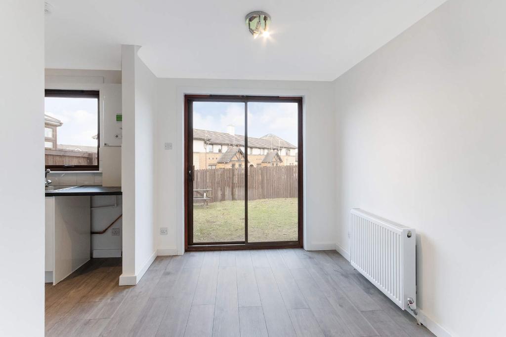 2 Bedroom Semi-Detached For Sale in West Castle Crescent, Castlemilk ...