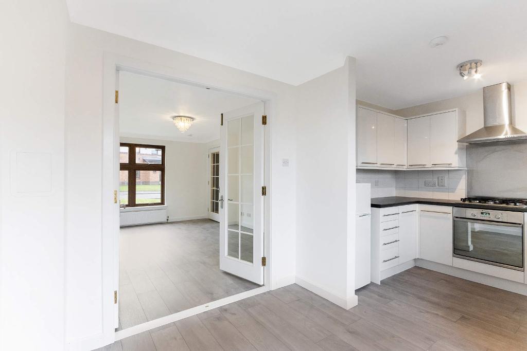 2 Bedroom Semi-Detached For Sale in West Castle Crescent, Castlemilk ...