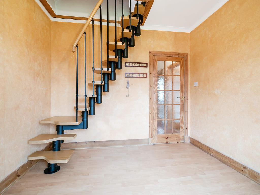 2 Bedroom Semi Bungalow For Sale In Whirlow Gardens Garrowhill G69 6le
