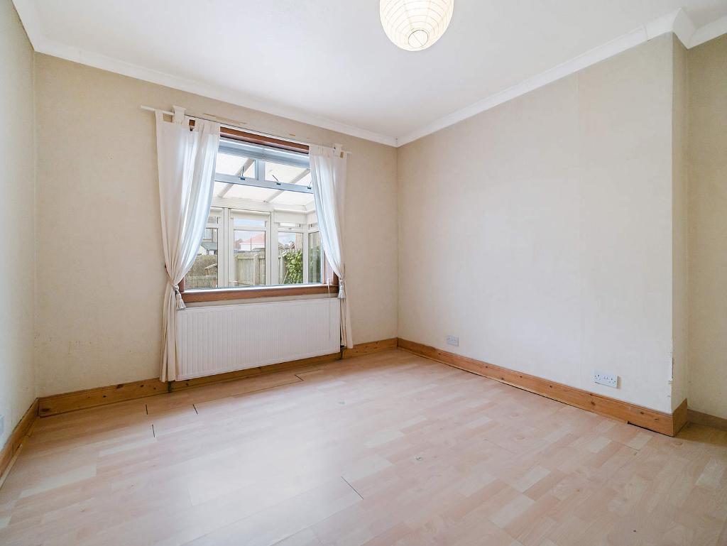 2 Bedroom Semi Bungalow For Sale In Whirlow Gardens Garrowhill G69 6le
