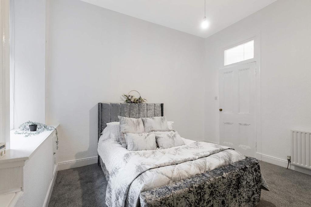 2 Bedroom Flat For Sale in Broompark Drive, Dennistoun, G31 2DA