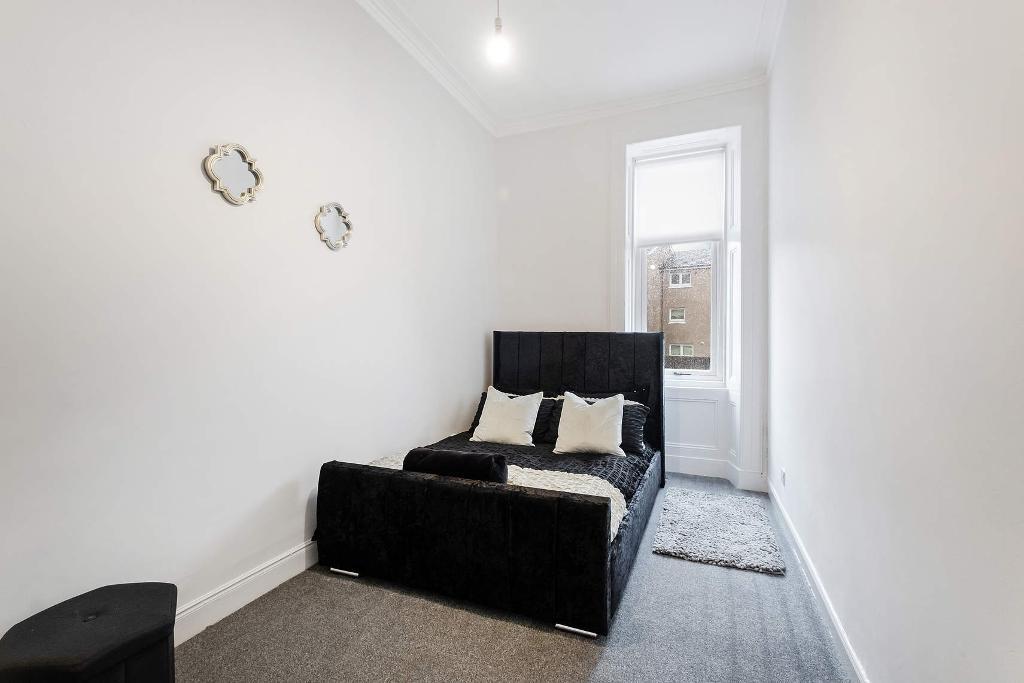 2 Bedroom Flat For Sale in Broompark Drive, Dennistoun, G31 2DA