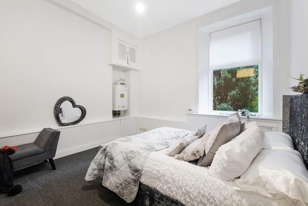 2 Bedroom Flat For Sale in Broompark Drive, Dennistoun, G31 2DA