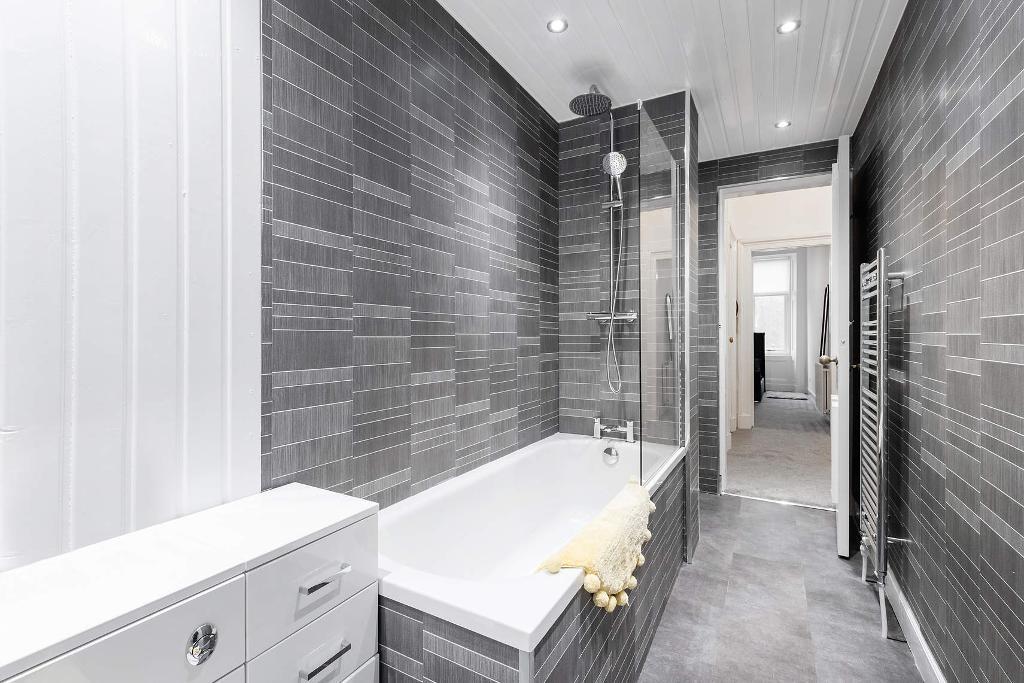 2 Bedroom Flat For Sale in Broompark Drive, Dennistoun, G31 2DA