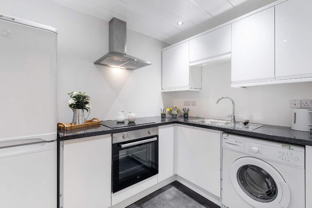 2 Bedroom Flat For Sale in Broompark Drive, Dennistoun, G31 2DA