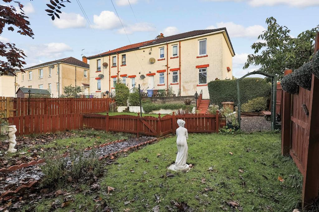 2 Bedroom Lower Cottage Flat For Sale In Loretto Street Carntyne G33 3bu