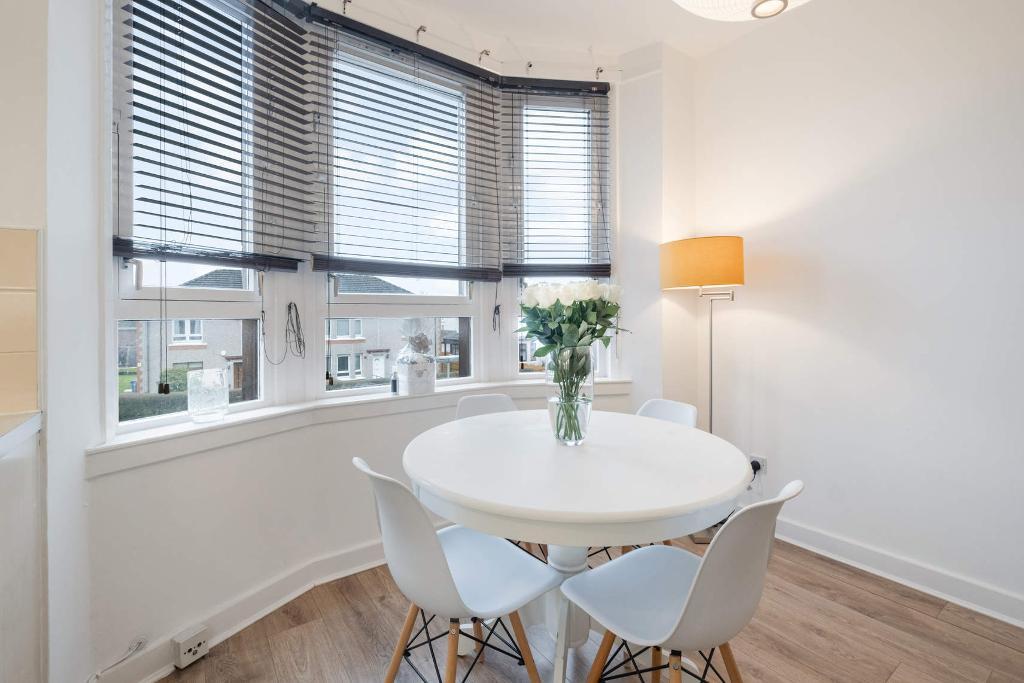 2 Bedroom Flat For Sale in Cumbernauld Road, Riddrie, G33 2EW