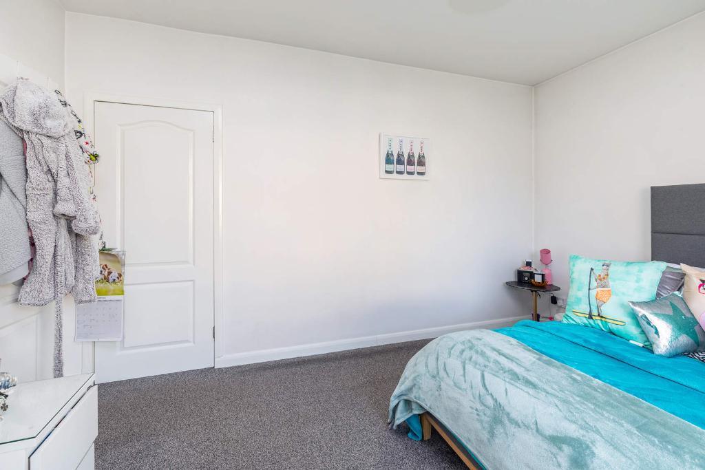 2 Bedroom Lower Cottage Flat For Sale In Girthon Street Sandyhills
