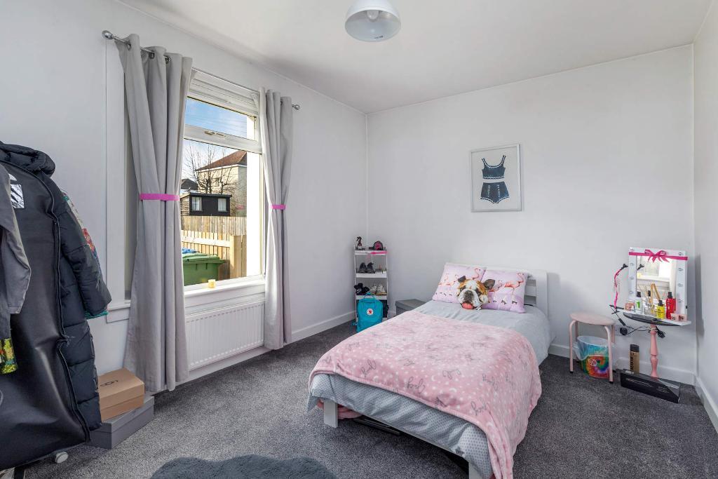 2 Bedroom Lower Cottage Flat For Sale In Girthon Street Sandyhills