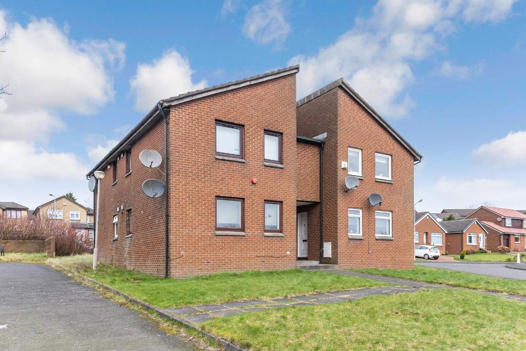1 Bedroom Studio For Sale in Lochview Place, Hogganfield, G33 1QW