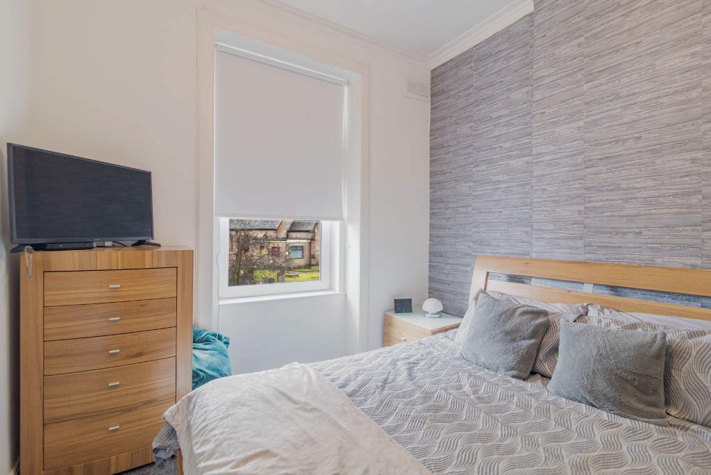 2 Bedroom Upper Cottage Flat For Sale In Swinton Road Baillieston G69 6ds
