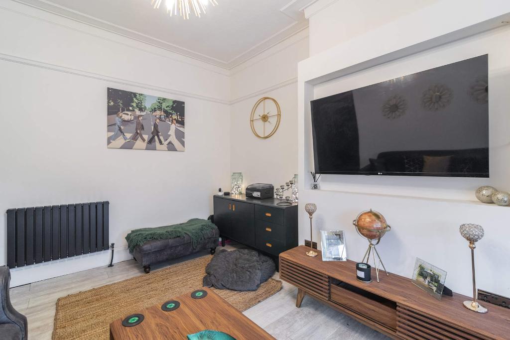 2 Bedroom Upper Cottage Flat For Sale In Swinton Road Baillieston G69 6ds