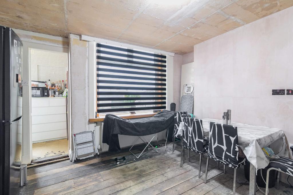 2 Bedroom Upper Cottage Flat For Sale In Swinton Road Baillieston G69 6ds