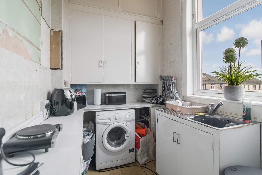 2 Bedroom Upper Cottage Flat For Sale In Swinton Road Baillieston G69 6ds