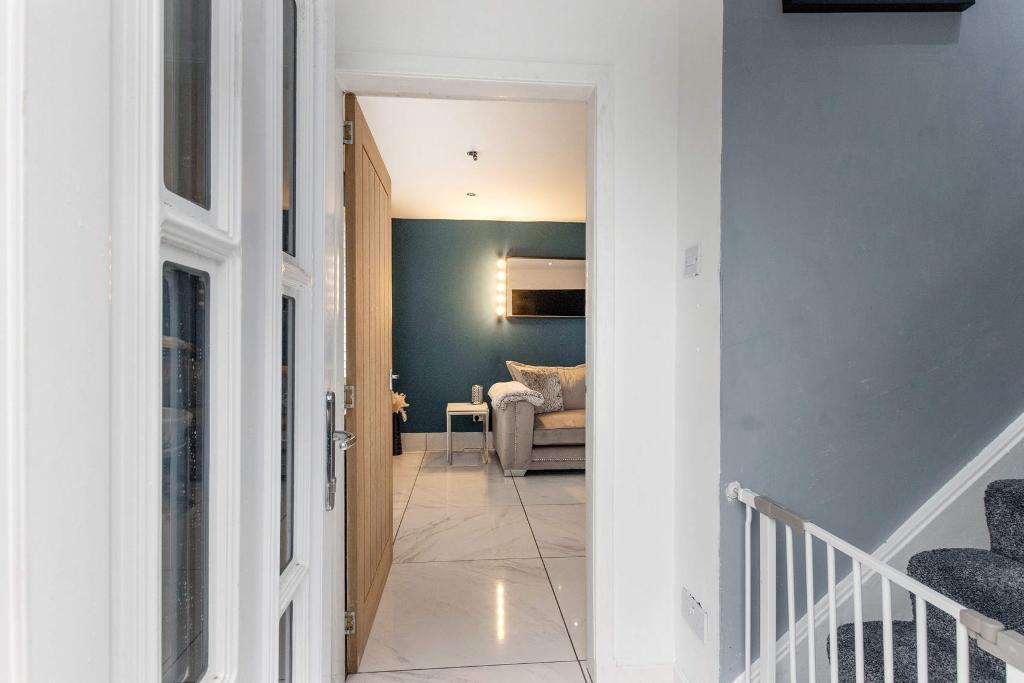 2 Bedroom Semi-Detached For Sale in Carntyne Road, Carntyne, G32 6JL