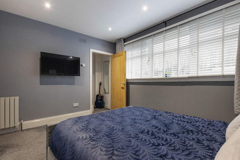 2 Bedroom Semi-Detached For Sale in Carntyne Road, Carntyne, G32 6JL