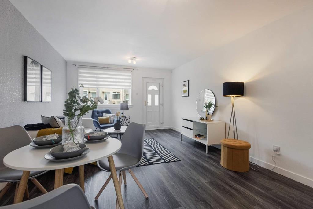 2 Bedroom Mid - Terraced For Sale in Cambus Place, Glasgow, G33 5QH