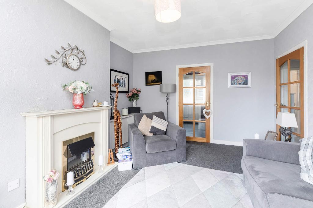 2 Bedroom Lower Cottage Flat For Sale In Girthon Street Sandyhills