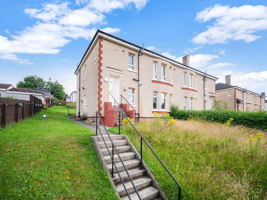 2 Bedroom Lower Cottage Flat For Sale in Marfield Street, Carntyne, G32 6RN