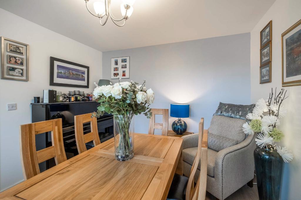 4 Bedroom Detached For Sale in Finart Crescent, Gartcosh, G69 8DP