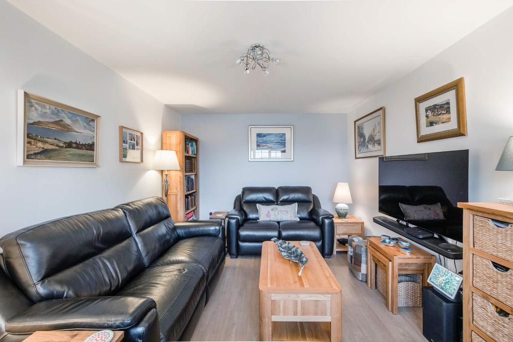 4 Bedroom Detached For Sale in Finart Crescent, Gartcosh, G69 8DP